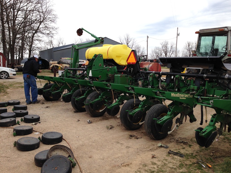 Preparing Planter for In-Furrow Planting – BigYield